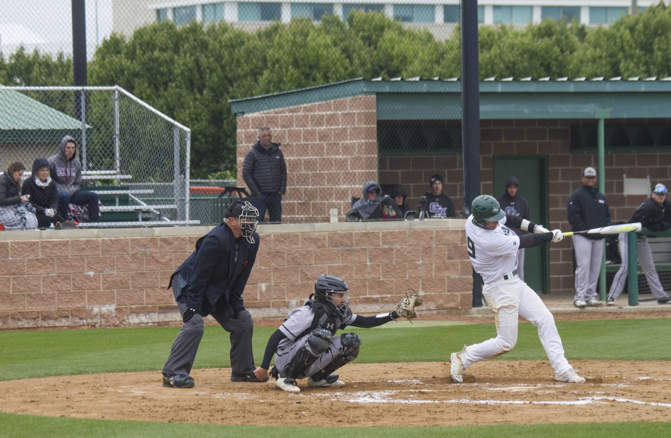 Baseball aims for consistency – The UTD Mercury