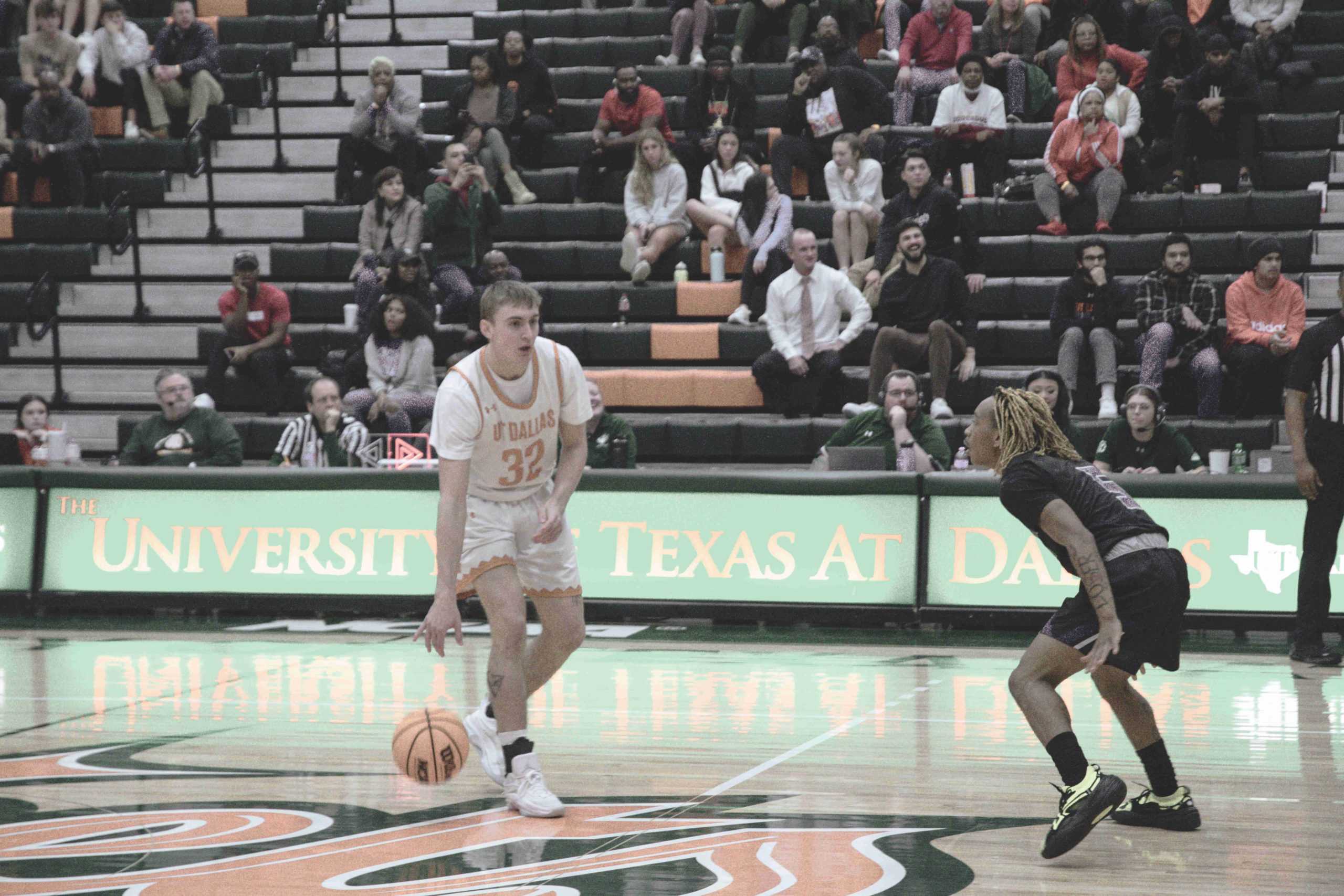 Men’s basketball holds first in ASC – The UTD Mercury