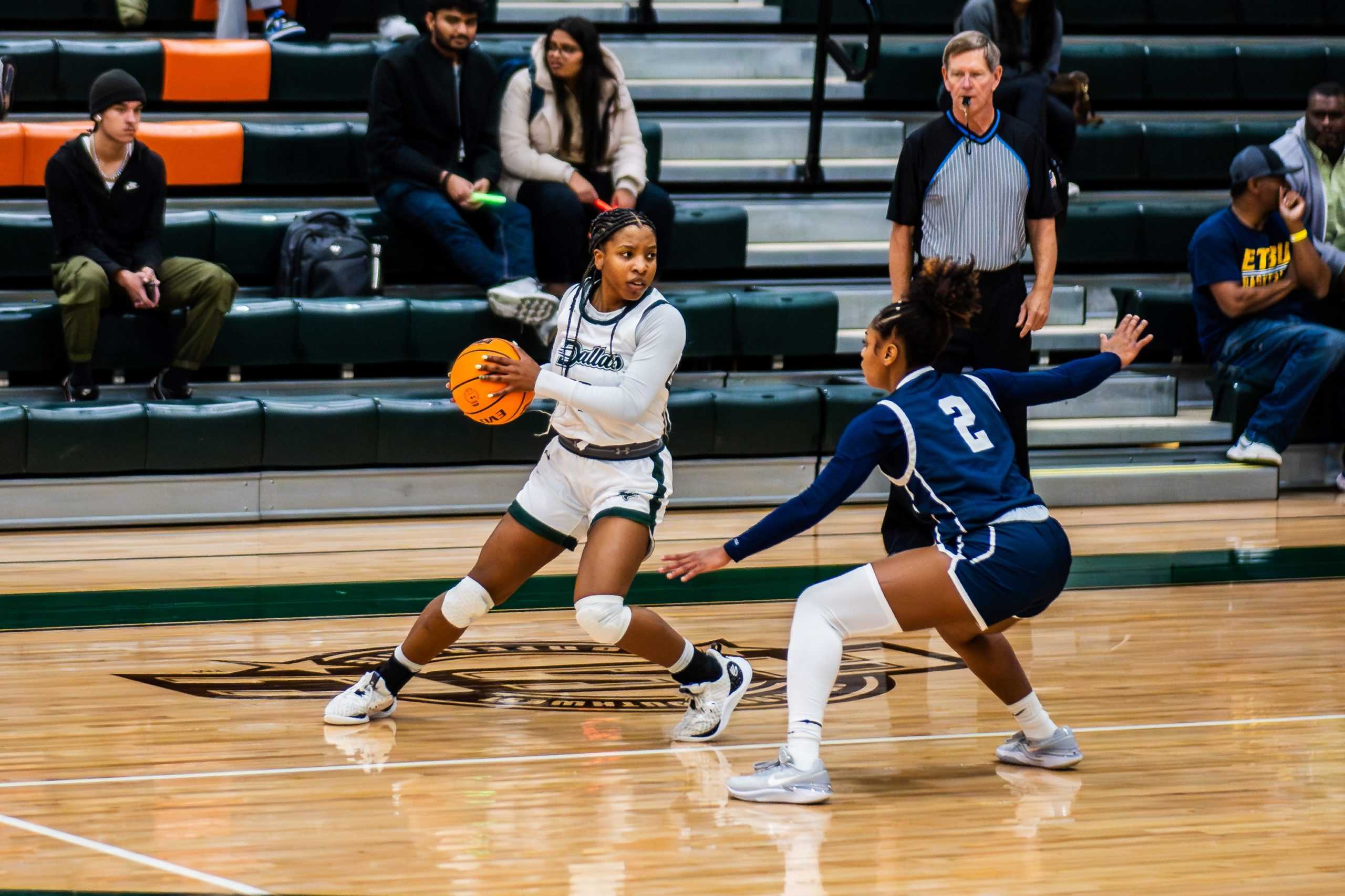 Basketball teams halfway to championship – The UTD Mercury